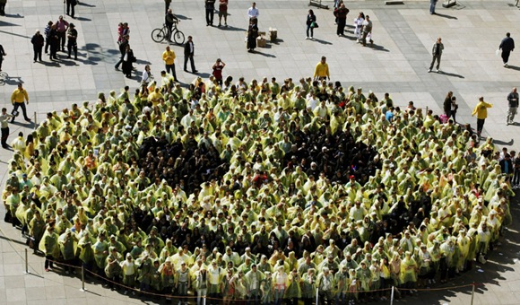 My Daily Blog: The Largest Human Smiley Face In The World